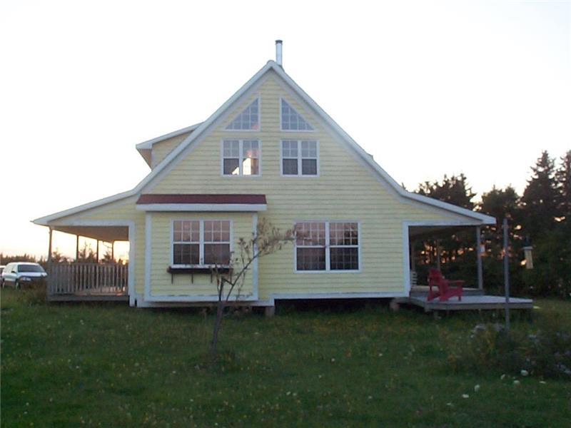 The Yellow Beach House: Oceanfront - Malagash Cottage Rental | PL-11817 ...