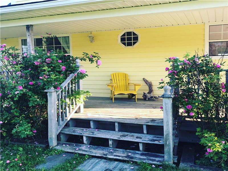 The Yellow Beach House: Oceanfront - Malagash Cottage Rental | PL-11817 ...