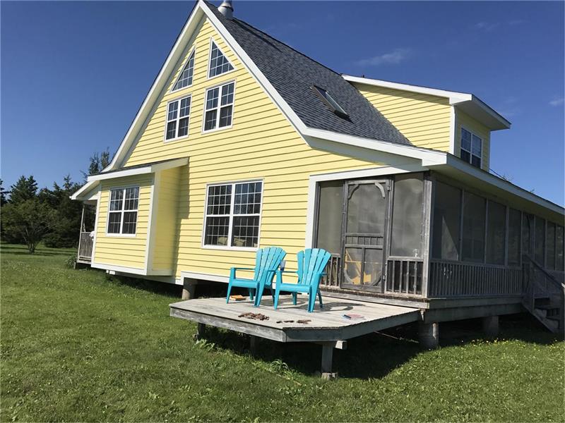 The Yellow Beach House: Oceanfront - Malagash Cottage Rental | PL-11817 ...