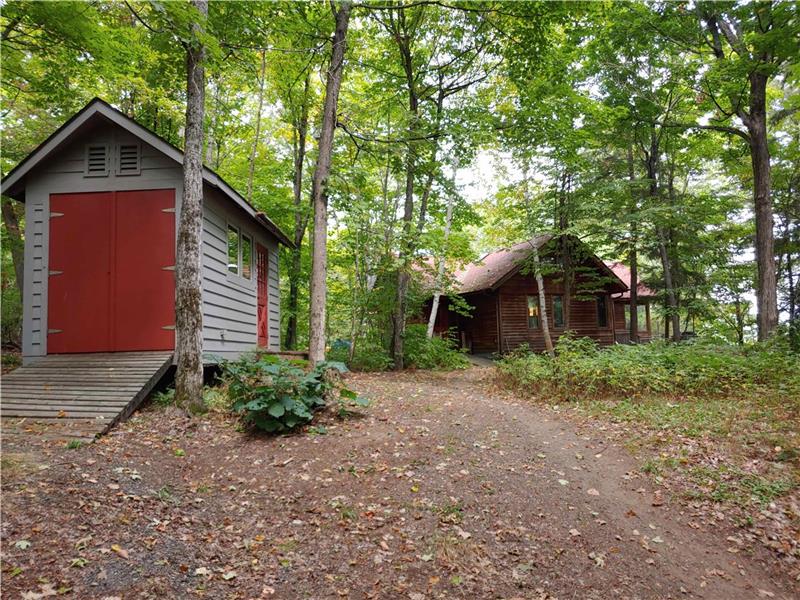 Point Cottage on Lake WahWashKesh - Parry Sound Cottage Rental | PL ...