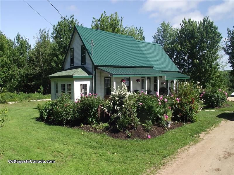 Jan's Place (lakeside cottage with - Codys Cottage Rental | GL-14558 ...