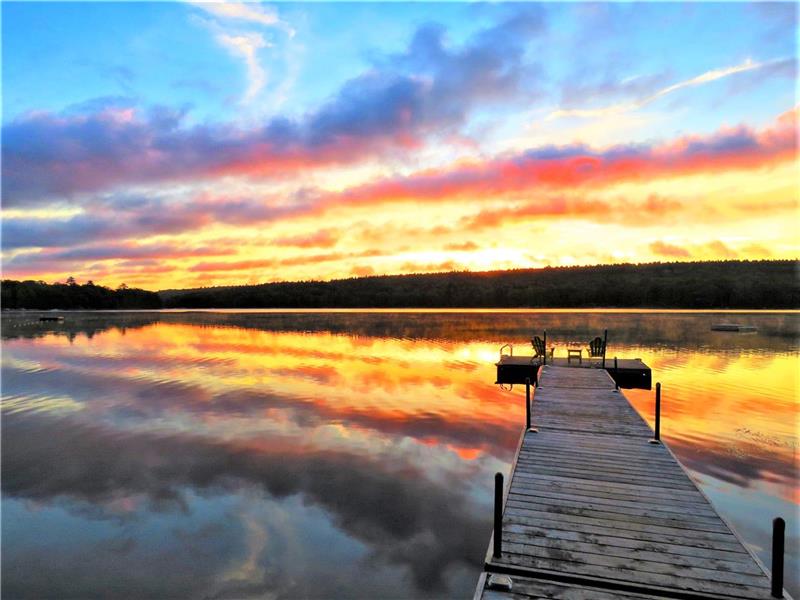 Luxury on Falls Lake, Nova Scotia: - Windsor Cottage Rental | DI-20743 ...