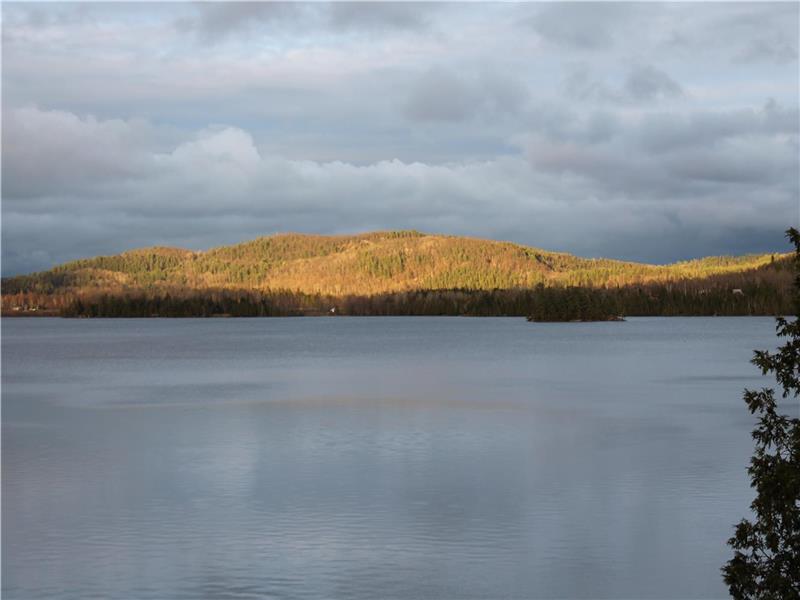 Gorgeous year-round retreat - Heney - Lac-Sainte-Marie Cottage Rental ...