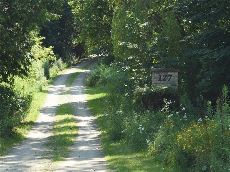 The Hummingbird Cottage - on a - Kincardine Cottage Rental | PL-22553 ...
