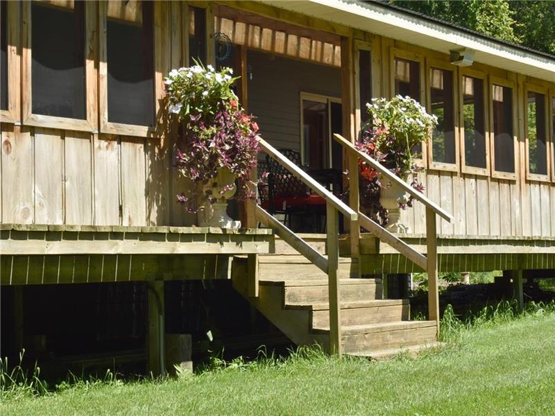 The Hummingbird Cottage - on a - Kincardine Cottage Rental | PL-22553 ...