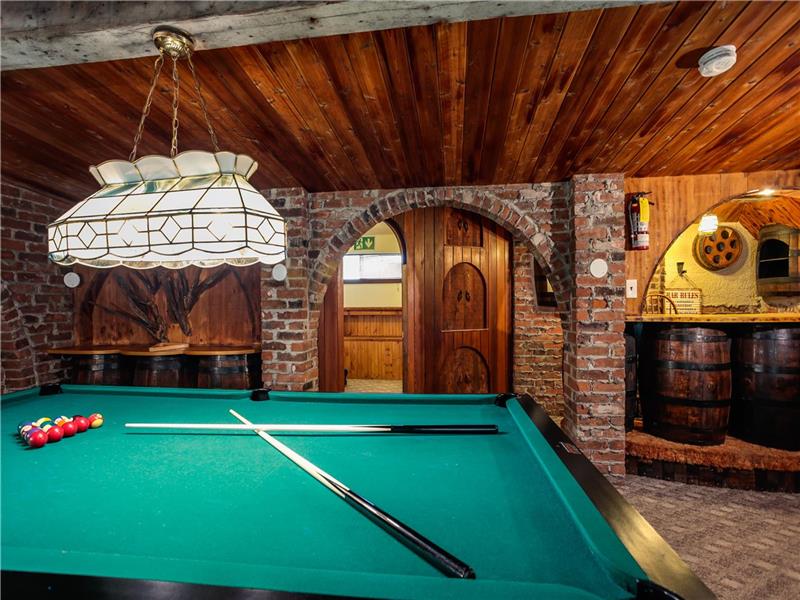 Rustic Spanish Chalet inthe Heart - The Blue Mountains Cottage Rental ...