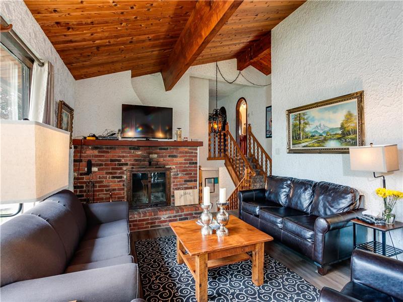Rustic Spanish Chalet inthe Heart - The Blue Mountains Cottage Rental ...