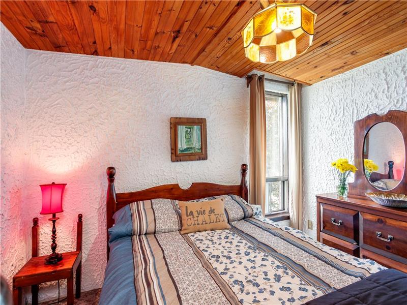 Rustic Spanish Chalet inthe Heart - The Blue Mountains Cottage Rental ...