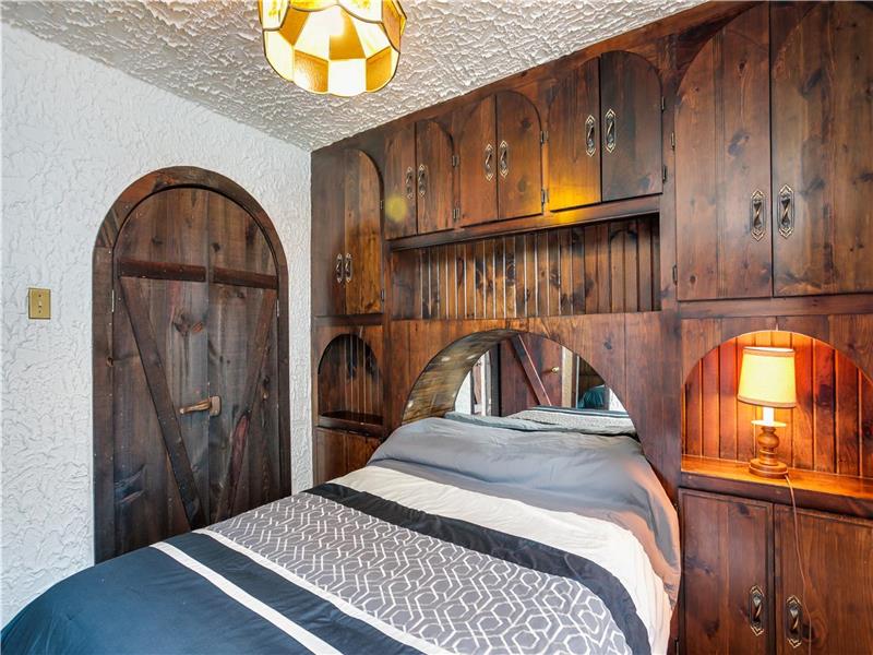 Rustic Spanish Chalet inthe Heart - The Blue Mountains Cottage Rental ...