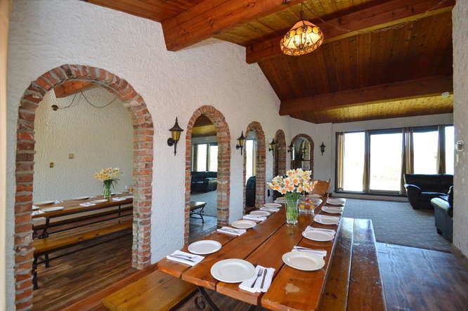 Rustic Spanish Chalet inthe Heart - The Blue Mountains Cottage Rental ...