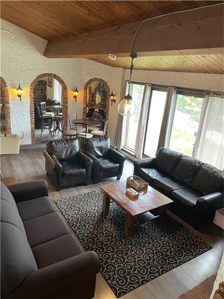 Rustic Spanish Chalet inthe Heart - The Blue Mountains Cottage Rental ...