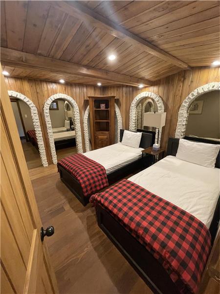 Rustic Spanish Chalet inthe Heart - The Blue Mountains Cottage Rental ...