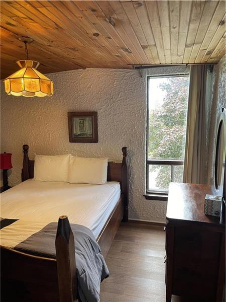 Rustic Spanish Chalet inthe Heart - The Blue Mountains Cottage Rental ...