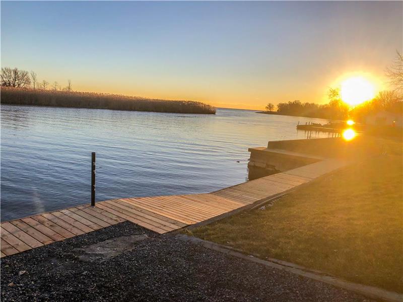 Water's Edge: Your Staycation - Carrying Place Cottage Rental | GL ...