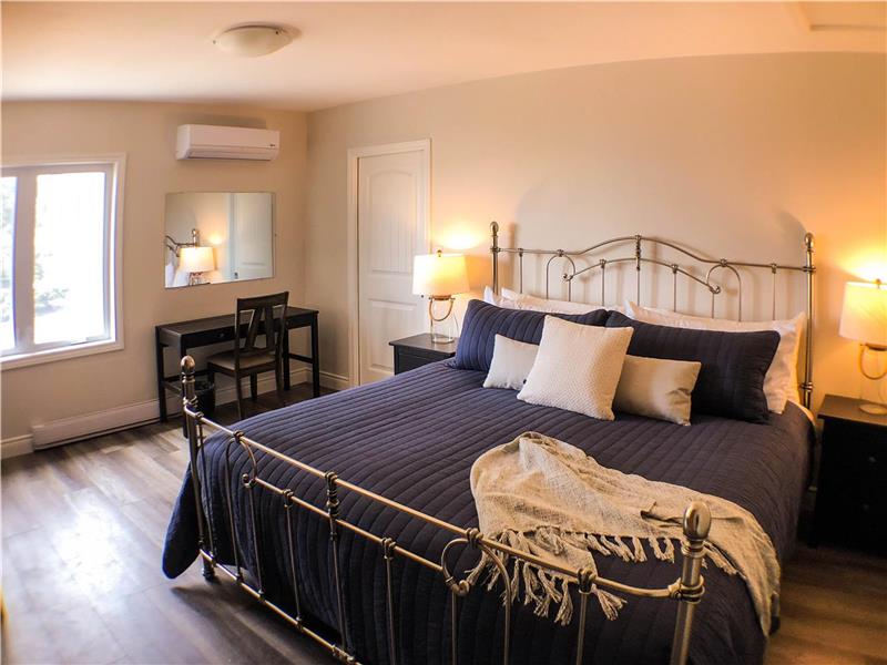 Water's Edge: Your Staycation - Carrying Place Cottage Rental | GL ...