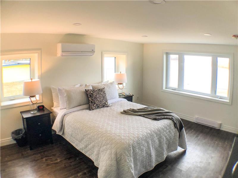 Water's Edge: Your Staycation - Carrying Place Cottage Rental | GL ...