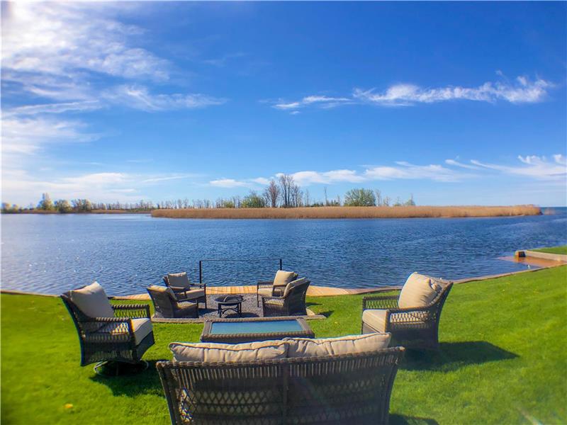 Water's Edge: Your Staycation - Carrying Place Cottage Rental | GL ...