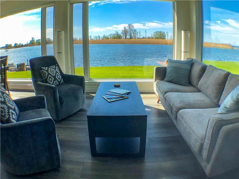 Water's Edge: Your Staycation - Carrying Place Cottage Rental | GL ...