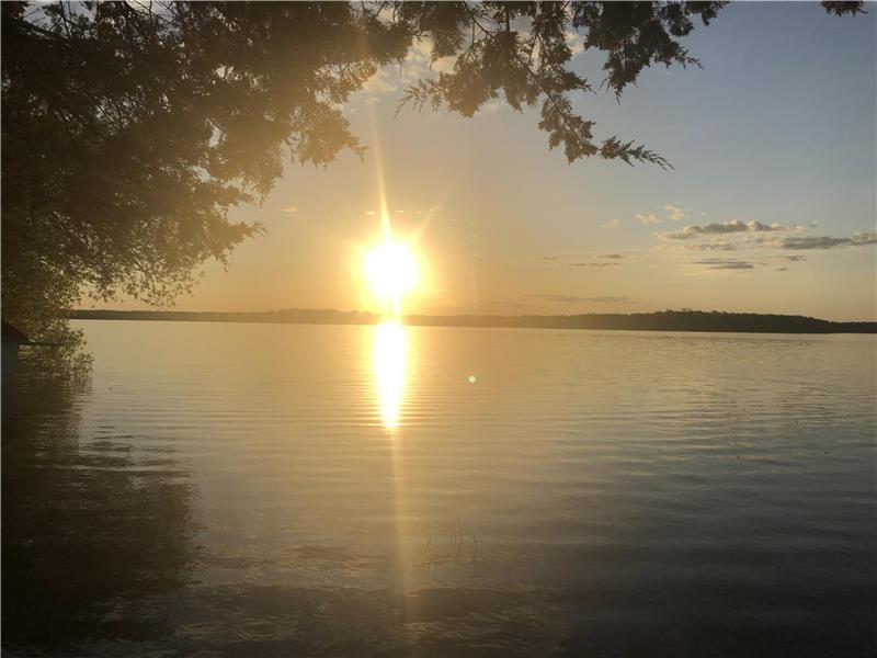 Hay Bay Getaways Cottage - Napanee Cottage Rental | PL-28613 ...