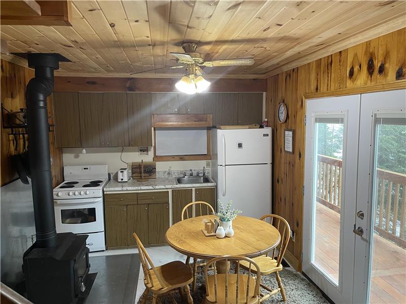Calabogie Pearl - The Lakeside - Calabogie Cottage Rental | DI-30909 ...