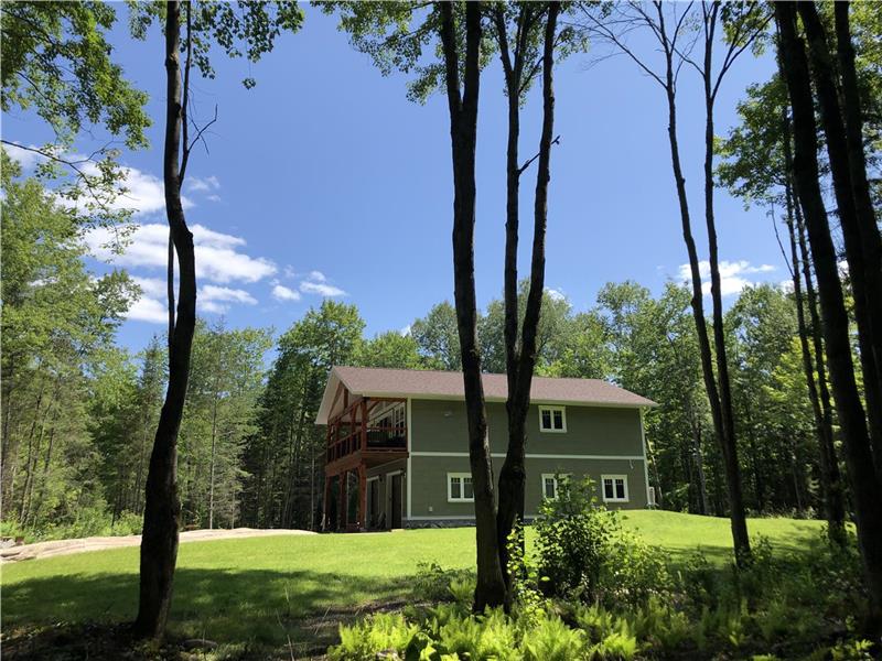 Peaceful, quiet serenity, treetops - Gravenhurst Cottage Rental | DI ...