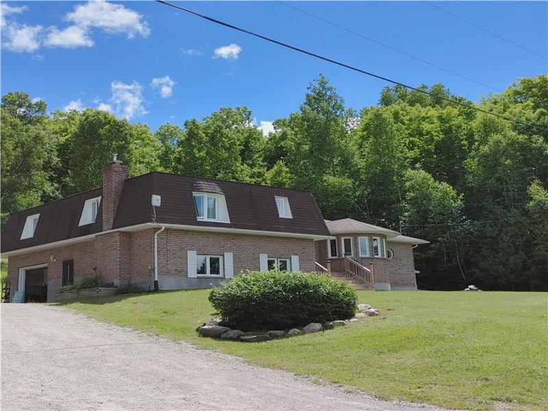 BEAUTIFUL SPACIOUS Four Season - Restoule Cottage Rental | GL-33227 ...