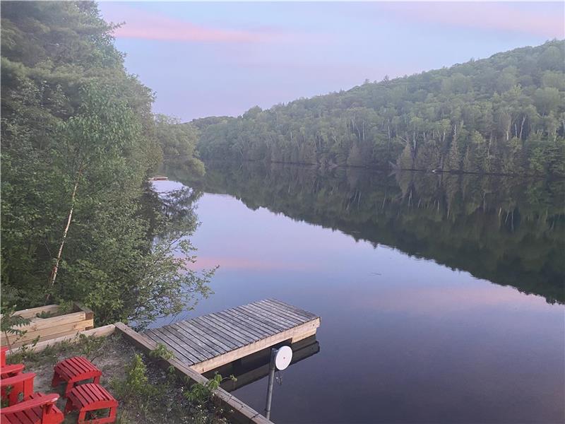 Lac Lola Waterfront Cottage 45 - La Pêche Cottage Rental | DI-34360 ...