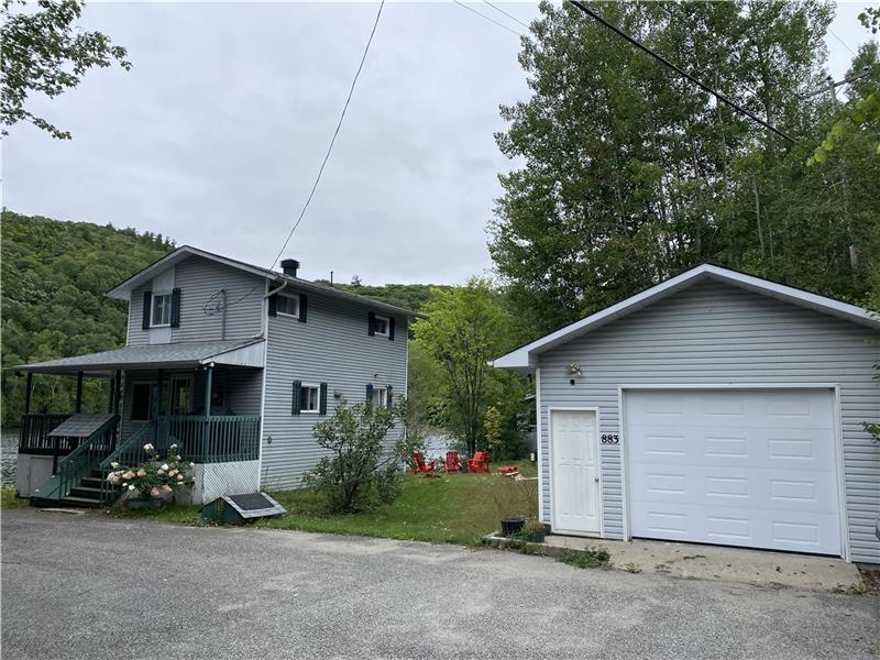 Lac Lola Waterfront Cottage 45 - La Pêche Cottage Rental | DI-34360 ...