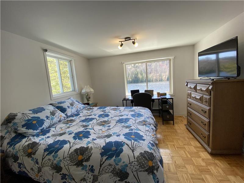 Lac Lola Waterfront Cottage 45 - La Pêche Cottage Rental | DI-34360 ...