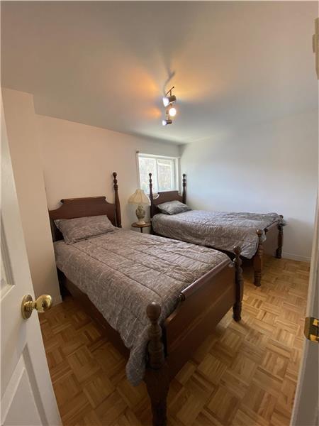 Lac Lola Waterfront Cottage 45 - La Pêche Cottage Rental | DI-34360 ...