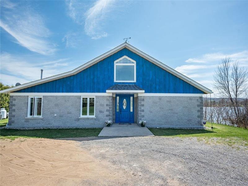 Barry's Bay's Bellevue - Acre - Barrys Bay Cottage Rental | DI-34578 ...