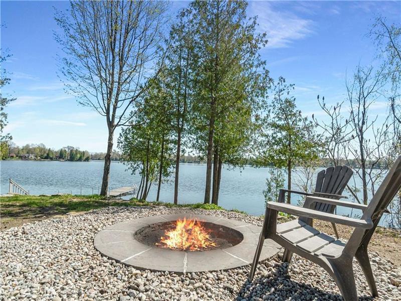 BASS LAKE BEAUTY - Lombardy Cottage Rental | GL-34848 | CottagesInCanada
