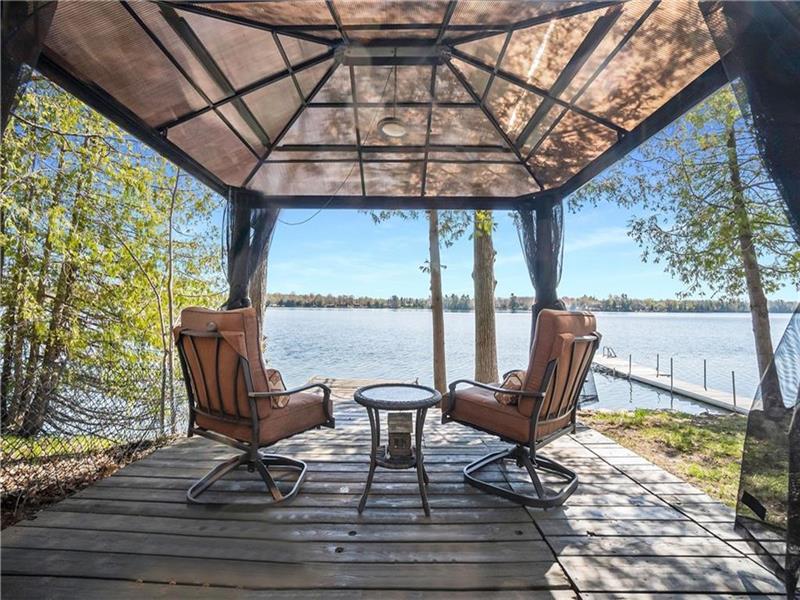 BASS LAKE BEAUTY - Lombardy Cottage Rental | GL-34848 | CottagesInCanada