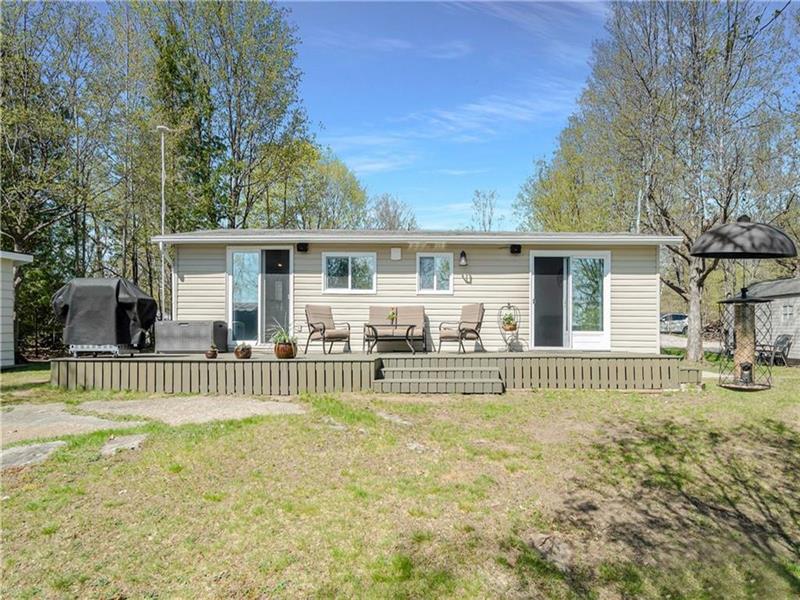 BASS LAKE BEAUTY - Lombardy Cottage Rental | GL-34848 | CottagesInCanada