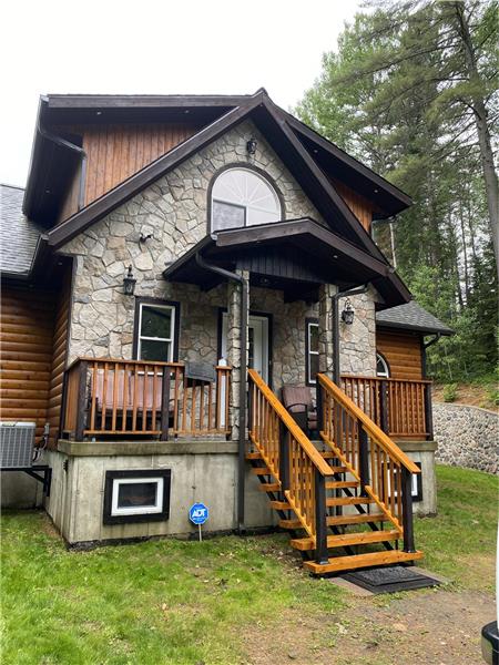 "BAY VIEW COTTAGE" on WADSWORTH - Barrys Bay Cottage Rental | DI-35235 ...