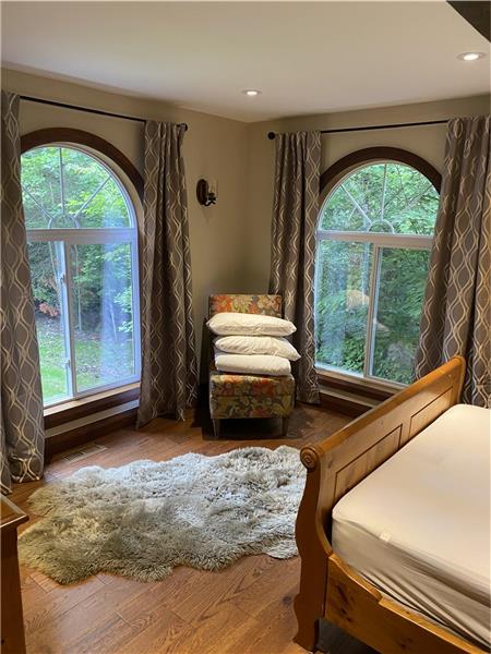 "BAY VIEW COTTAGE" on WADSWORTH - Barrys Bay Cottage Rental | DI-35235 ...