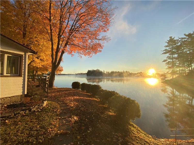 Cozy Lakefront Getaway in South - Kingston Cottage Rental | GL-36589 ...