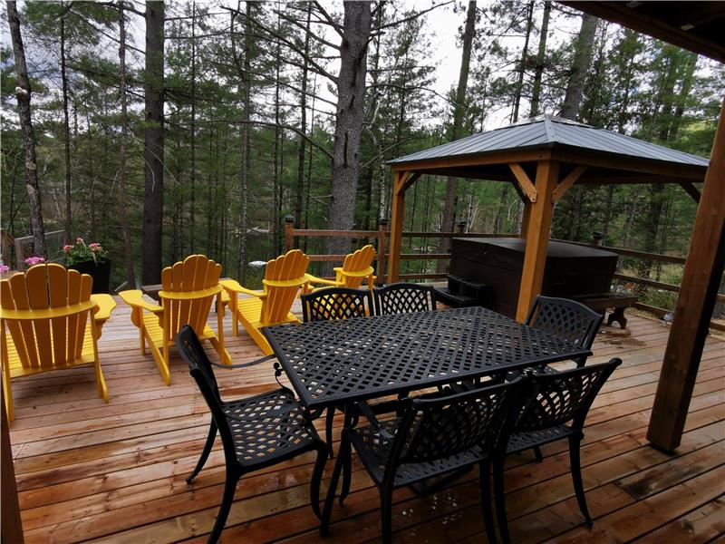 Luxurious Lake Front Cottage - - Kazabazua / Danford Lake Cottage ...