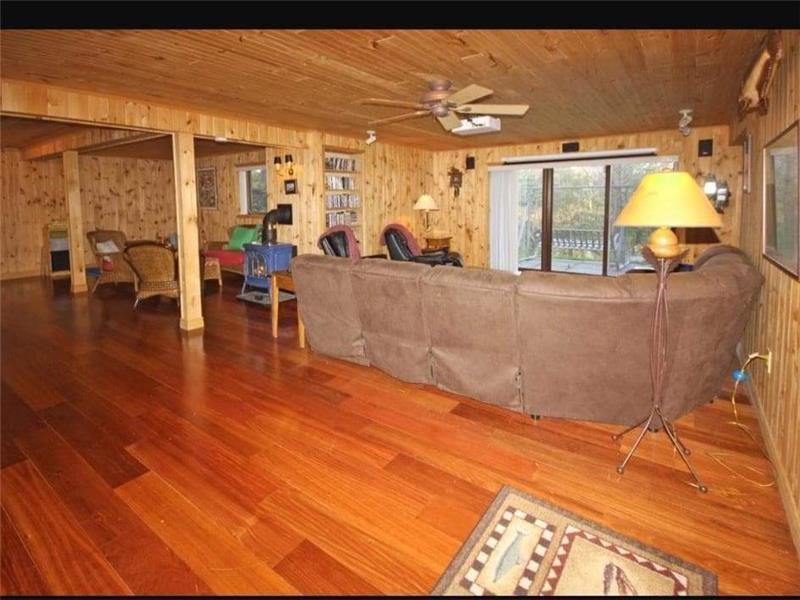 Quiet Bay Getaway, Spacious - Parry Sound Cottage Rental | PL-36839 ...