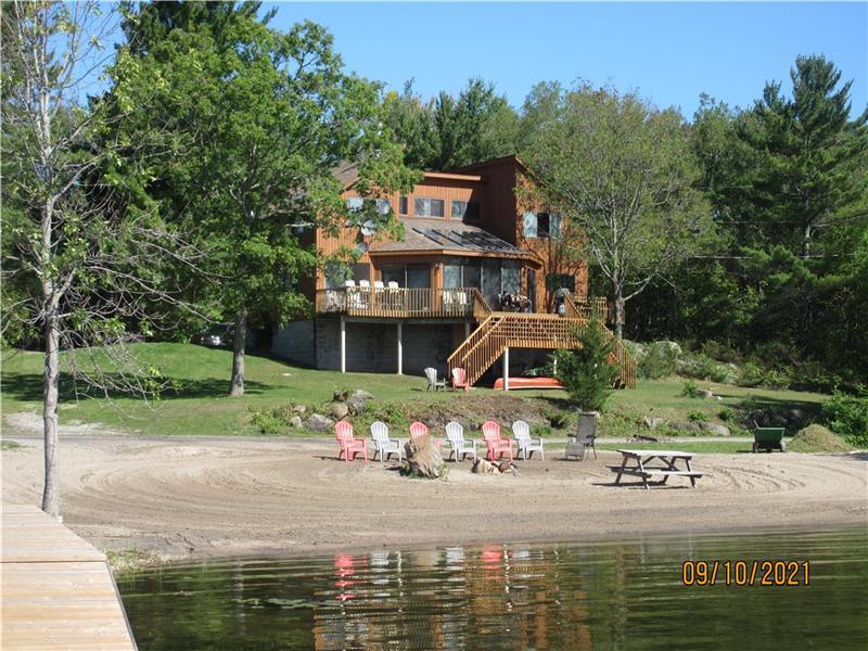 "Twin Peaks" Muskoka Family Cottage - Port Severn Cottage Rental | PL-36945 | CottagesInCanada