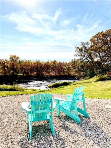 Cozy, Romantic, Riverfront Cottage - Roseau River Cottage Rental | PL ...