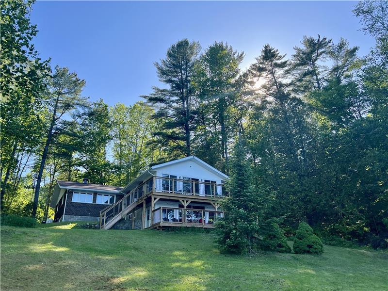 Barry's Bay Cottage on Wadsworth - Barrys Bay Cottage Rental | GL-37695 ...