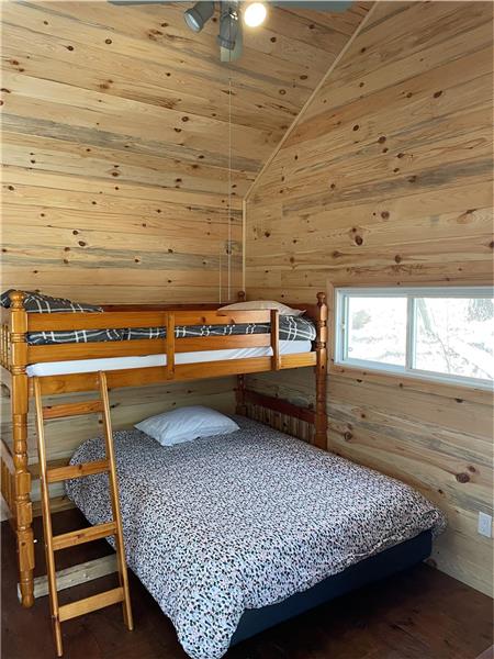 DOCKSIDE CABIN- RELAXING WATERFRONT - Parry Sound Cottage Rental | DI ...