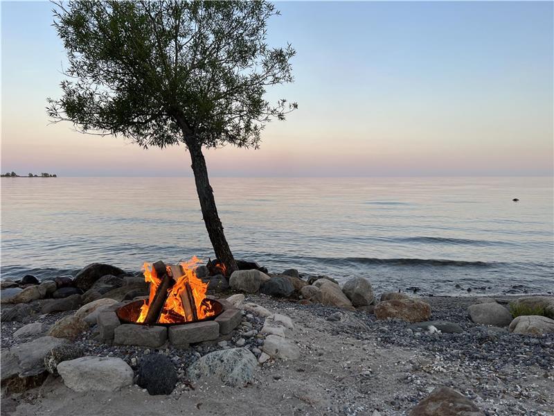 BOTL House - 4 Season Beach - Chalet à louer Amherst Island | GL-37855 ...