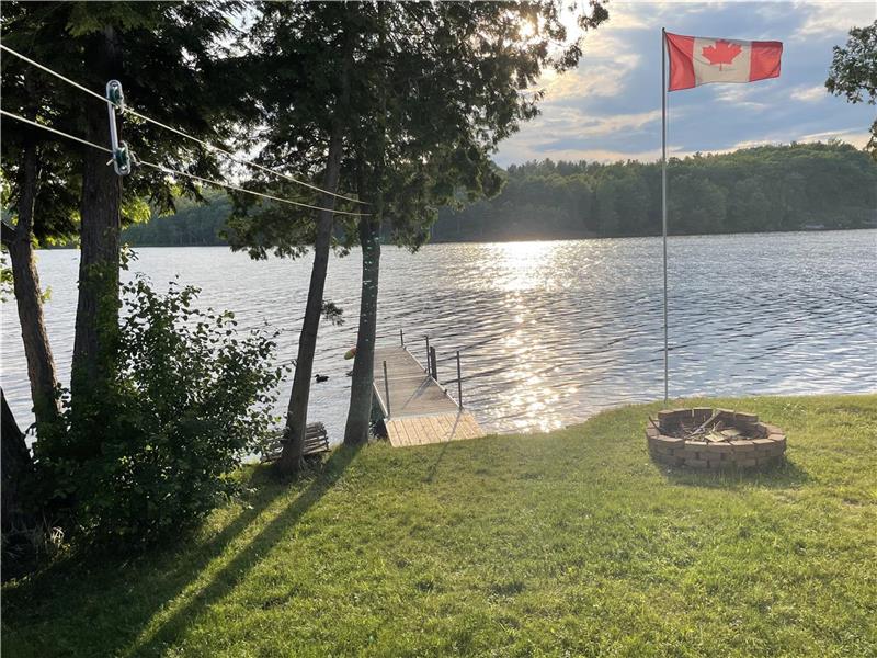 Cottage waterfront on Graham lake - Mallorytown Cottage Rental | DI ...