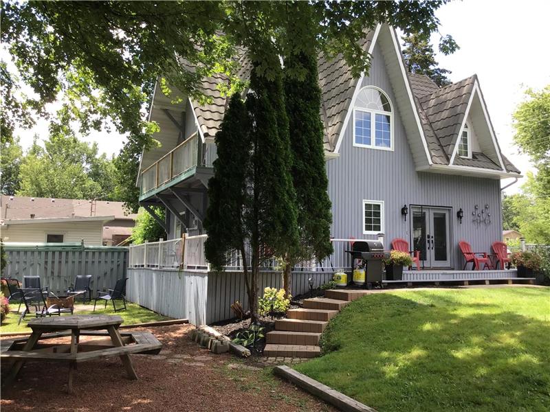 The Beach House - Turkey Point Cottage Rental | DI-38400 | CottagesInCanada