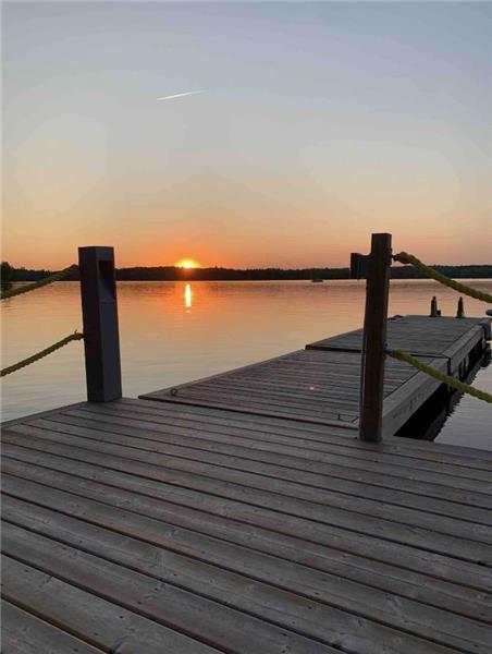 Sunset Waters Edge - Tichborne Cottage Rental | GL-38544 | CottagesInCanada