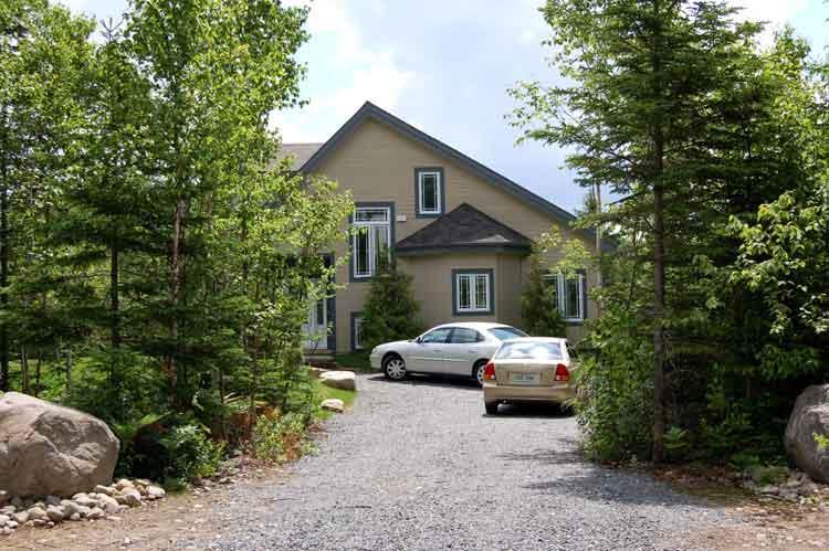 Lakefront Cottage with Heated Pool, - Ste-Agathe-des-Monts Cottage ...