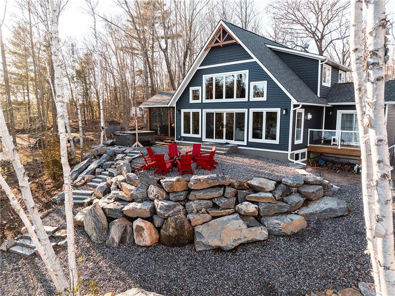 Luxury Muskoka Lakehouse w/hot tub - Mactier Cottage Rental | DI-38836 ...