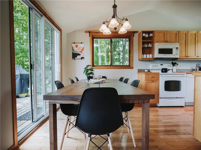 Cozy Sun-filled Cottage w/ Starlink - Lakefield Cottage Rental | PL ...